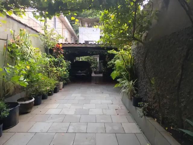 Casa / Sobrado para Venda em São Vicente/SP Centro 3 Quartos