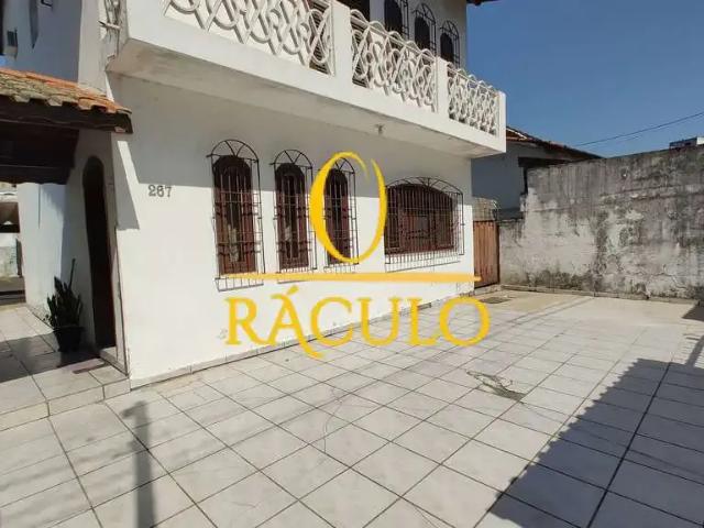 Casa / Sobrado para Venda em São Vicente/SP Centro 3 Quartos
