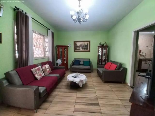 Casa / Sobrado para Venda em São Vicente/SP Centro 3 Quartos