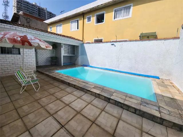 Casa / Sobrado para Venda em São Vicente/SP Centro 3 Quartos