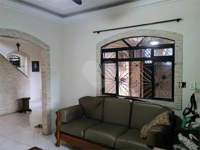 Casa / Sobrado para Venda em São Vicente/SP Parque Continental 3 Quartos