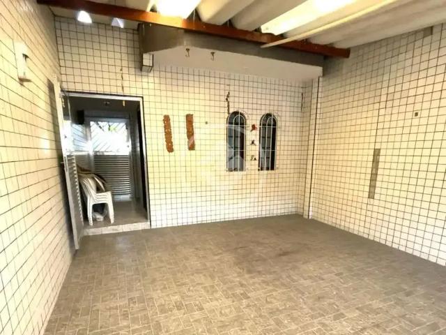 Casa / Sobrado para Venda em São Vicente/SP Vila Voturua 3 Quartos