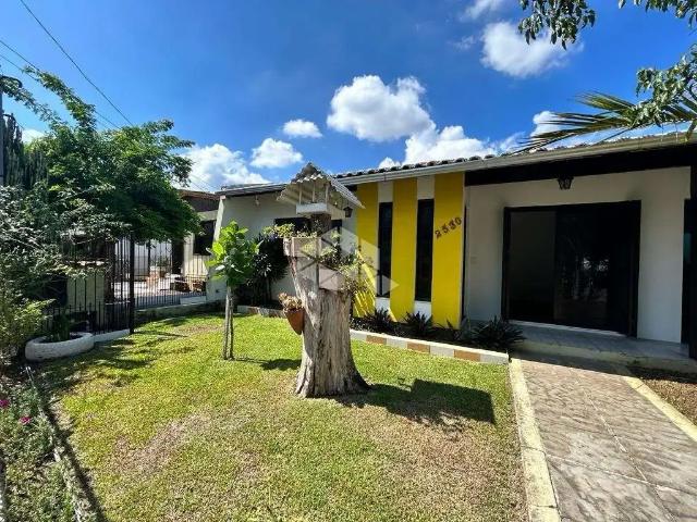 Casa / Sobrado para Venda em Santa Cruz do Sul/RS Avenida 3 Quartos