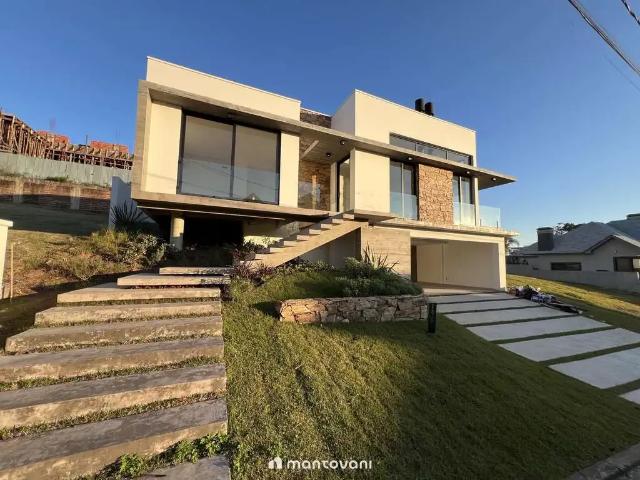 Casa / Sobrado para Venda em Santa Cruz do Sul/RS Country 3 Quartos