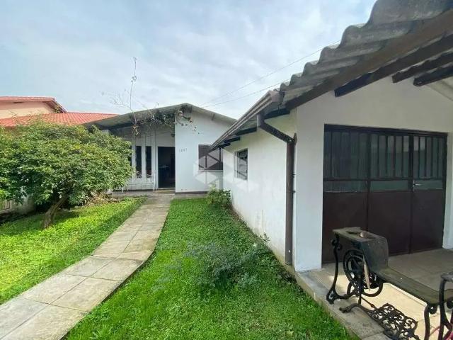 Casa / Sobrado para Venda em Santa Cruz do Sul/RS Universitário 3 Quartos
