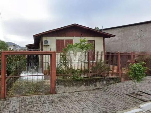 Casa / Sobrado para Venda em Santa Maria/RS Menino Jesus 3 Quartos