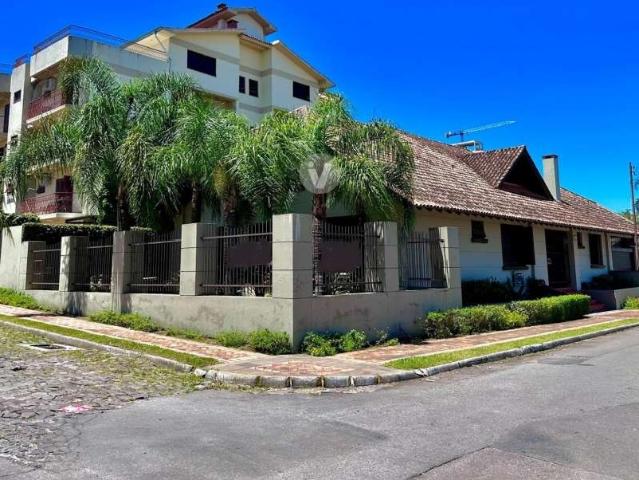 Casa / Sobrado para Venda em Santa Maria/RS Nossa Senhora de Lourdes 5 Quartos
