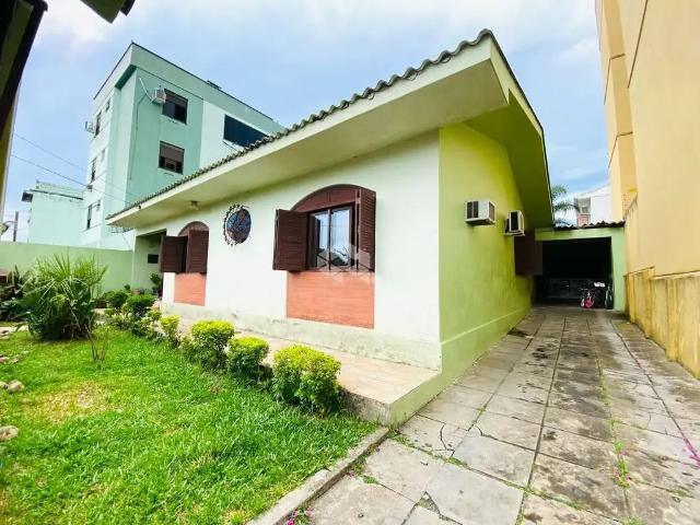 Casa / Sobrado para Venda em Santa Maria/RS Nossa Senhora Medianeira 3 Quartos