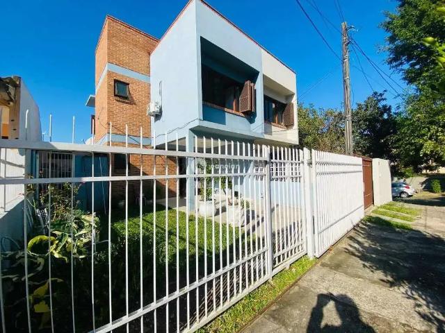 Casa / Sobrado para Venda em Santa Maria/RS Nossa Senhora Medianeira 3 Quartos