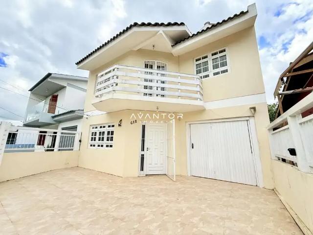 Casa / Sobrado para Venda em Santa Maria/RS Nossa Senhora Medianeira 3 Quartos