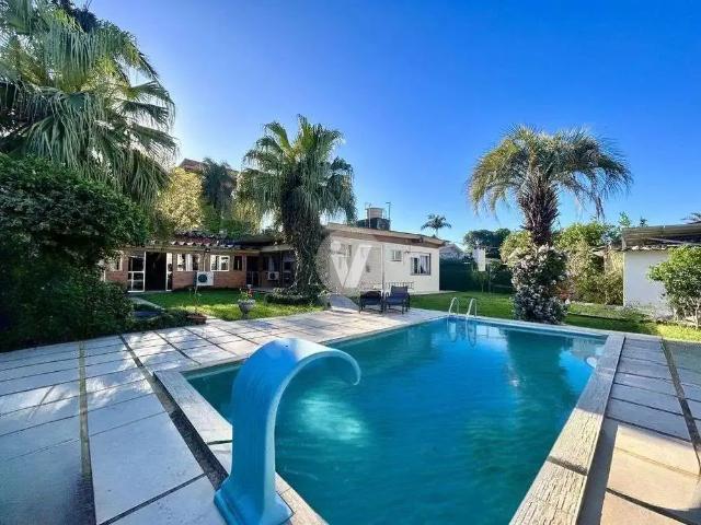 Casa / Sobrado para Venda em Santa Maria/RS Camobi 4 Quartos