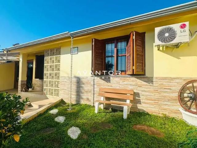 Casa / Sobrado para Venda em Santa Maria/RS Camobi 4 Quartos