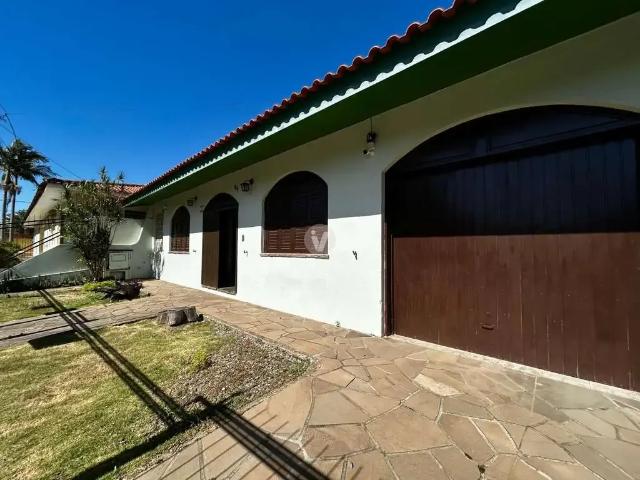 Casa / Sobrado para Venda em Santa Maria/RS Camobi 5 Quartos