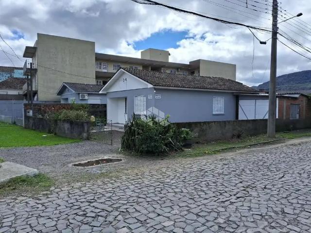 Casa / Sobrado para Venda em Santa Maria/RS Camobi 5 Quartos