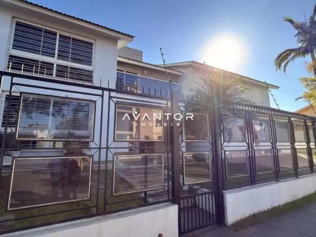 Casa / Sobrado para Venda em Santa Maria/RS Camobi 5 Quartos