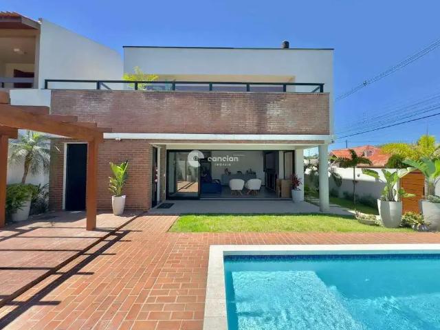Casa / Sobrado para Venda em Santa Maria/RS Camobi 3 Quartos
