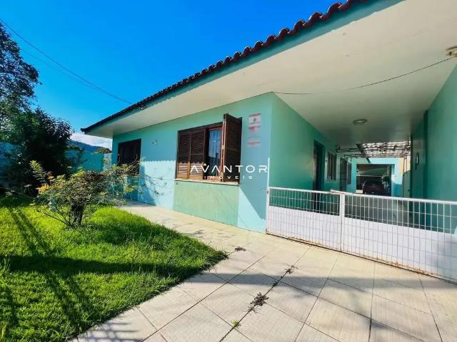 Casa / Sobrado para Venda em Santa Maria/RS Camobi 3 Quartos