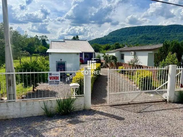 Casa / Sobrado para Venda em Santa Maria/RS Camobi 3 Quartos
