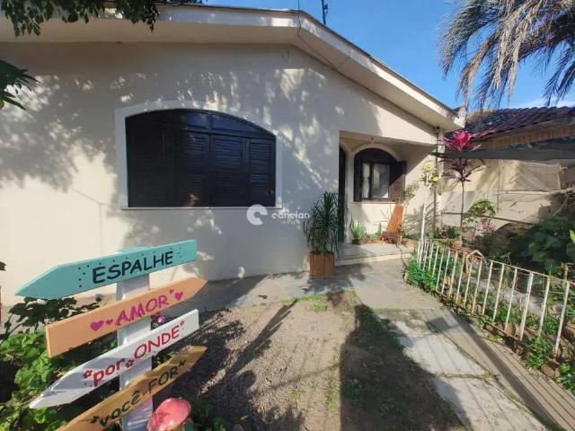 Casa / Sobrado para Venda em Santa Maria/RS Camobi 3 Quartos