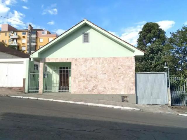 Casa / Sobrado para Venda em Santa Maria/RS Centro 4 Quartos