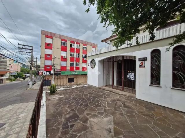 Casa / Sobrado para Venda em Santa Maria/RS Centro 4 Quartos