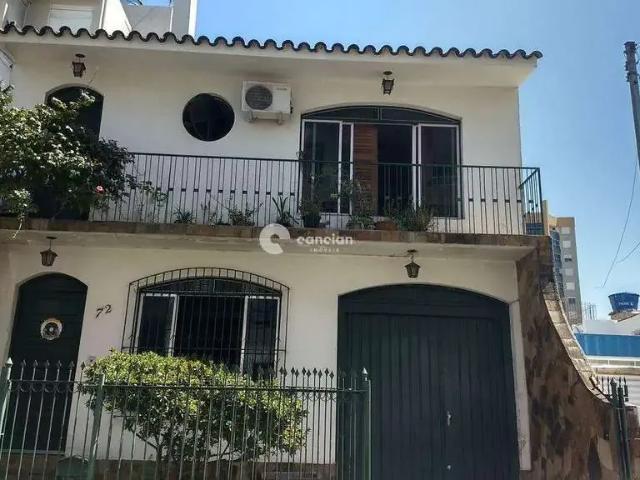 Casa / Sobrado para Venda em Santa Maria/RS Centro 3 Quartos
