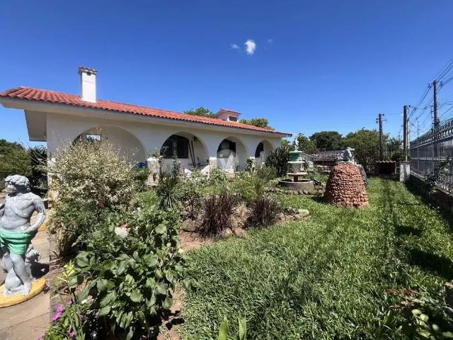 Casa / Sobrado para Venda em Santa Maria/RS Juscelino Kubitschek 6 Quartos