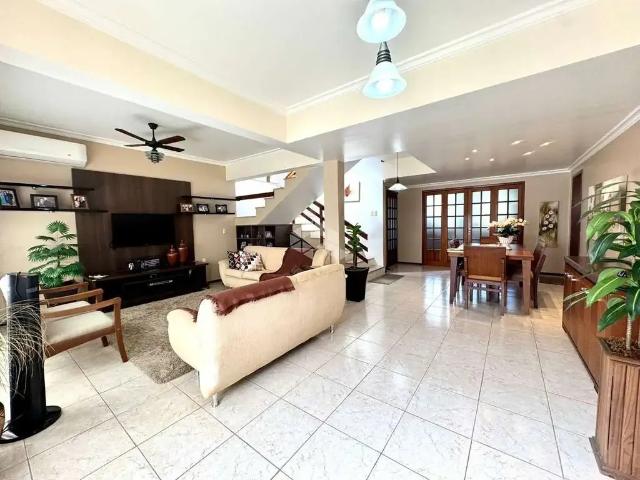 Casa / Sobrado para Venda em Santa Maria/RS Passo D'Areia 4 Quartos