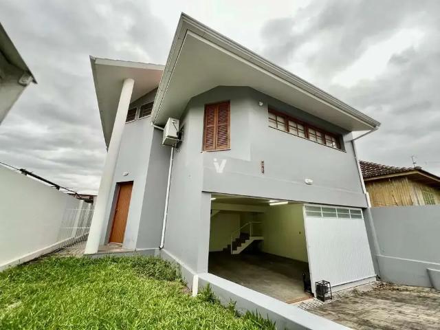 Casa / Sobrado para Venda em Santa Maria/RS Patronato 4 Quartos