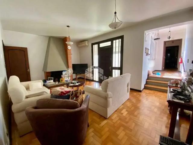 Casa / Sobrado para Venda em Santa Maria/RS Patronato 4 Quartos