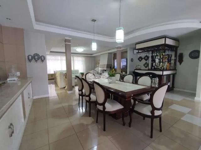 Casa / Sobrado para Venda em Santa Maria/RS Patronato 4 Quartos