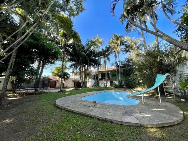 Casa / Sobrado para Venda em Santa Maria/RS Patronato 5 Quartos