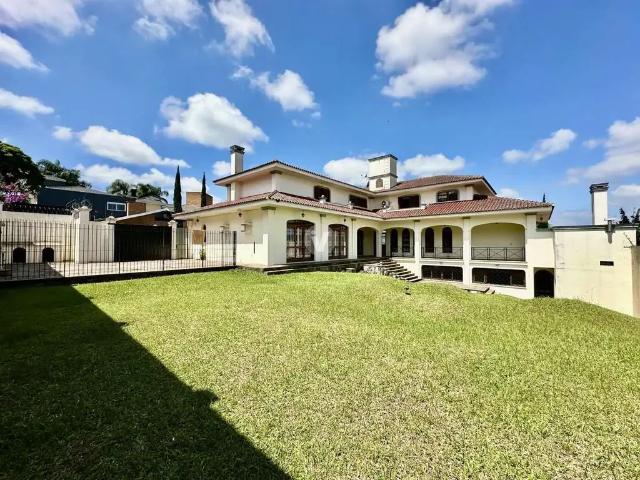 Casa / Sobrado para Venda em Santa Maria/RS Patronato 5 Quartos