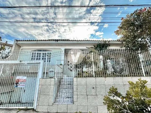 Casa / Sobrado para Venda em Santa Maria/RS Tancredo Neves 4 Quartos