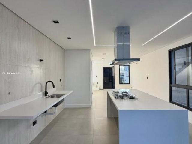 Casa / Sobrado para Venda em Santana de Parnaíba, Villas do Jaguari, 3 dormitórios, 1 suíte, 2 banhe