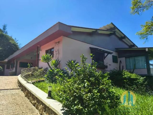 Casa / Sobrado para Venda em Santana de Parnaíba/SP Condomínio Voturuna 4 Quartos