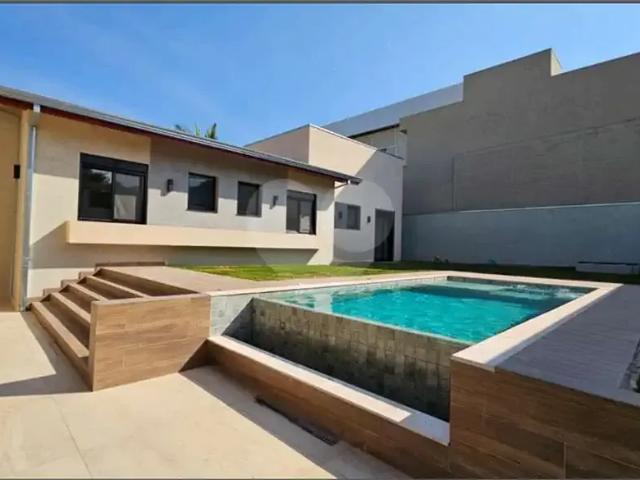 Casa / Sobrado para Venda em Santana de Parnaíba/SP Alphaville 4 Quartos