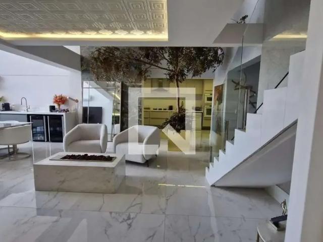 Casa / Sobrado para Venda em Santana de Parnaíba/SP Alphaville 4 Quartos