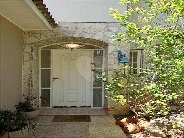 Casa / Sobrado para Venda em Santana de Parnaíba/SP Alphaville 4 Quartos