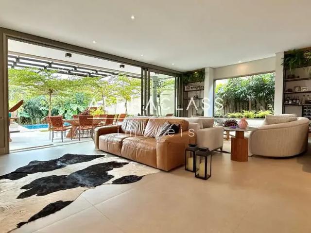 Casa / Sobrado para Venda em Santana de Parnaíba/SP Alphaville 4 Quartos