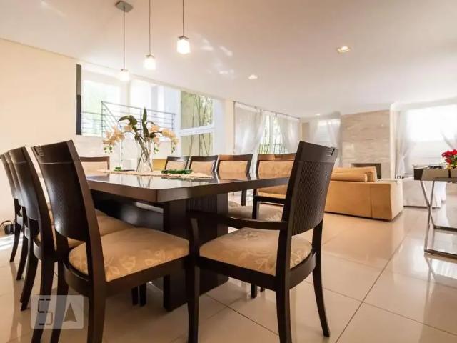Casa / Sobrado para Venda em Santana de Parnaíba/SP Alphaville 4 Quartos