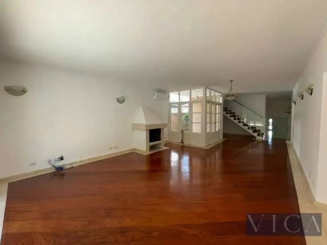 Casa / Sobrado para Venda em Santana de Parnaíba/SP Alphaville 4 Quartos