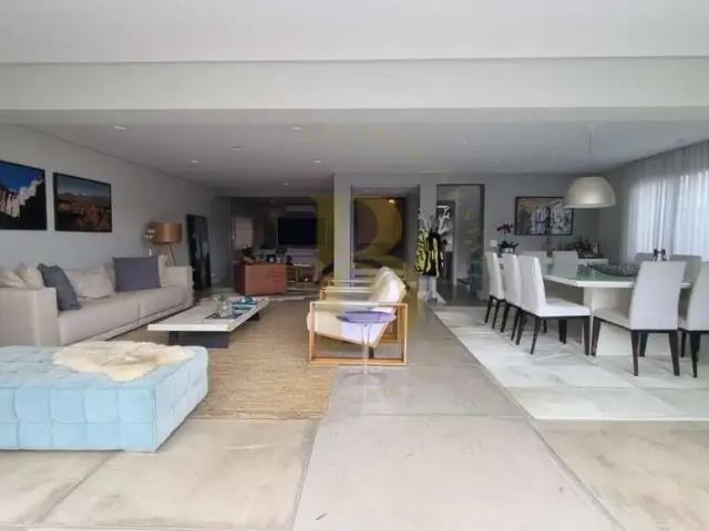 Casa / Sobrado para Venda em Santana de Parnaíba/SP Alphaville 4 Quartos