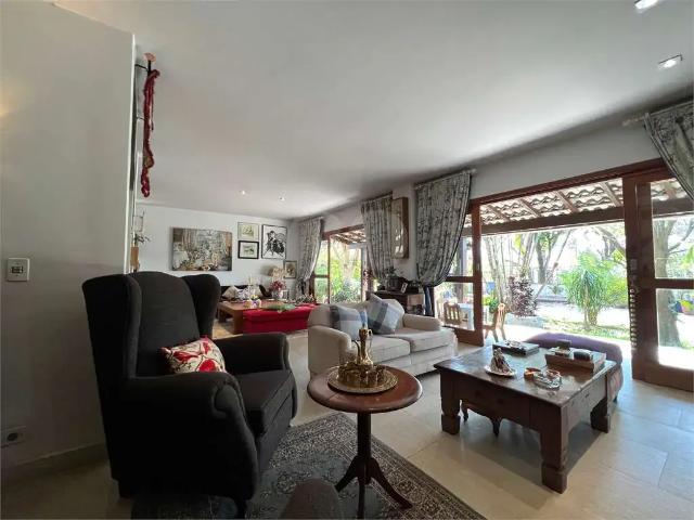Casa / Sobrado para Venda em Santana de Parnaíba/SP Alphaville 4 Quartos