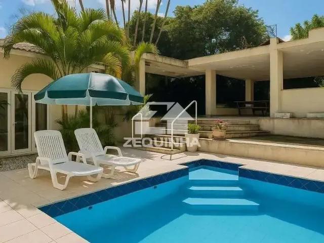 Casa / Sobrado para Venda em Santana de Parnaíba/SP Alphaville 4 Quartos