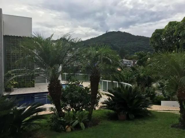 Casa / Sobrado para Venda em Santana de Parnaíba/SP Alphaville 4 Quartos