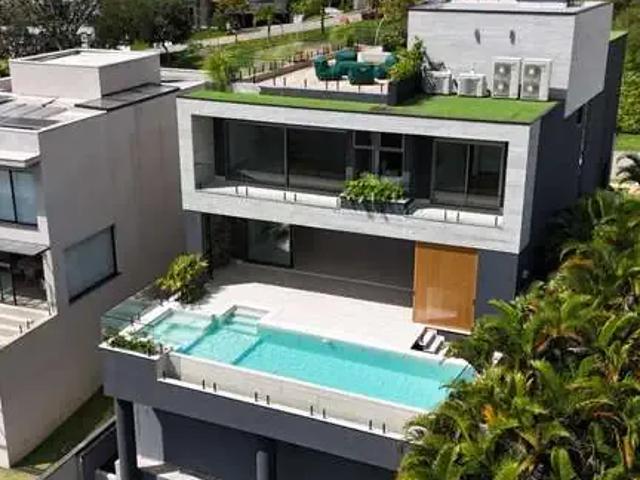 Casa / Sobrado para Venda em Santana de Parnaíba/SP Alphaville 4 Quartos