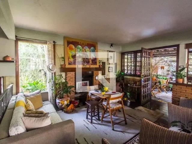 Casa / Sobrado para Venda em Santana de Parnaíba/SP Alphaville 4 Quartos