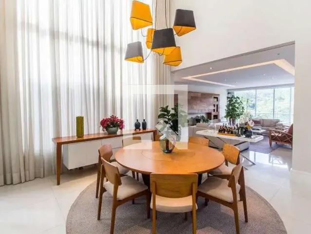 Casa / Sobrado para Venda em Santana de Parnaíba/SP Alphaville 4 Quartos