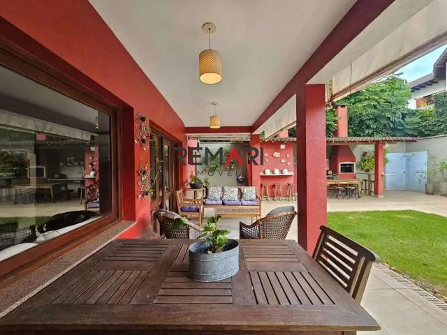 Casa / Sobrado para Venda em Santana de Parnaíba/SP Alphaville 4 Quartos